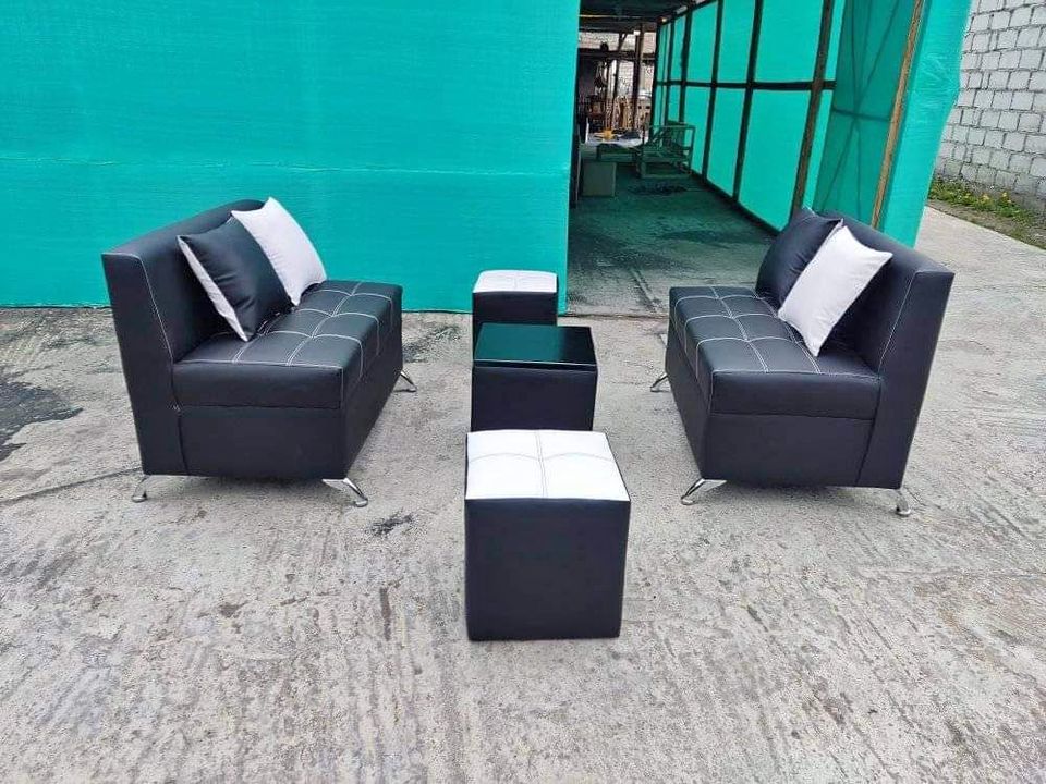 Mini salas estudiantiles - Chicken Mall Riobamba